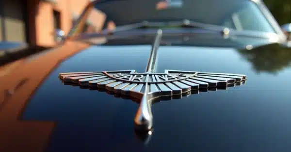 L'héritage de l'Astone Martine Logo à travers les âges - Motorcycle Boy